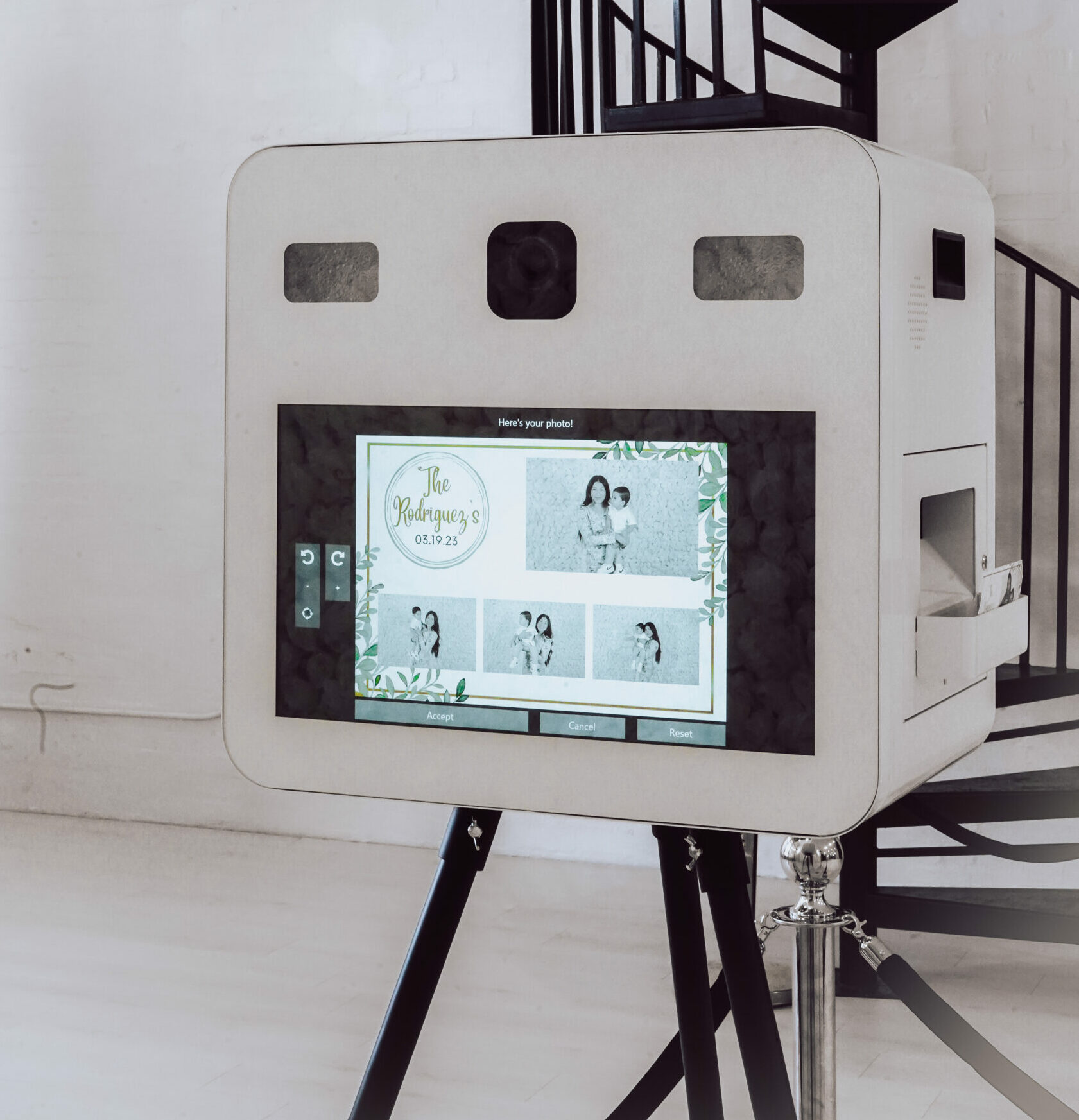 Glam Booth - Mbech Photobooths